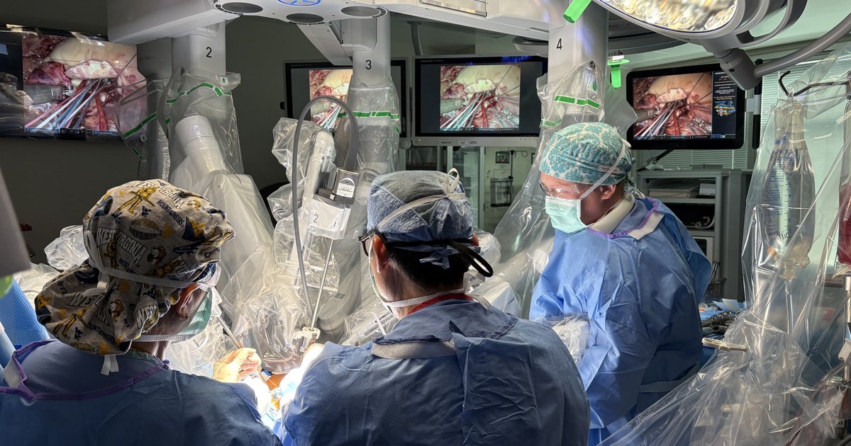 Heart surgeons perform world’s first robotic TAVR explant and aortic ...